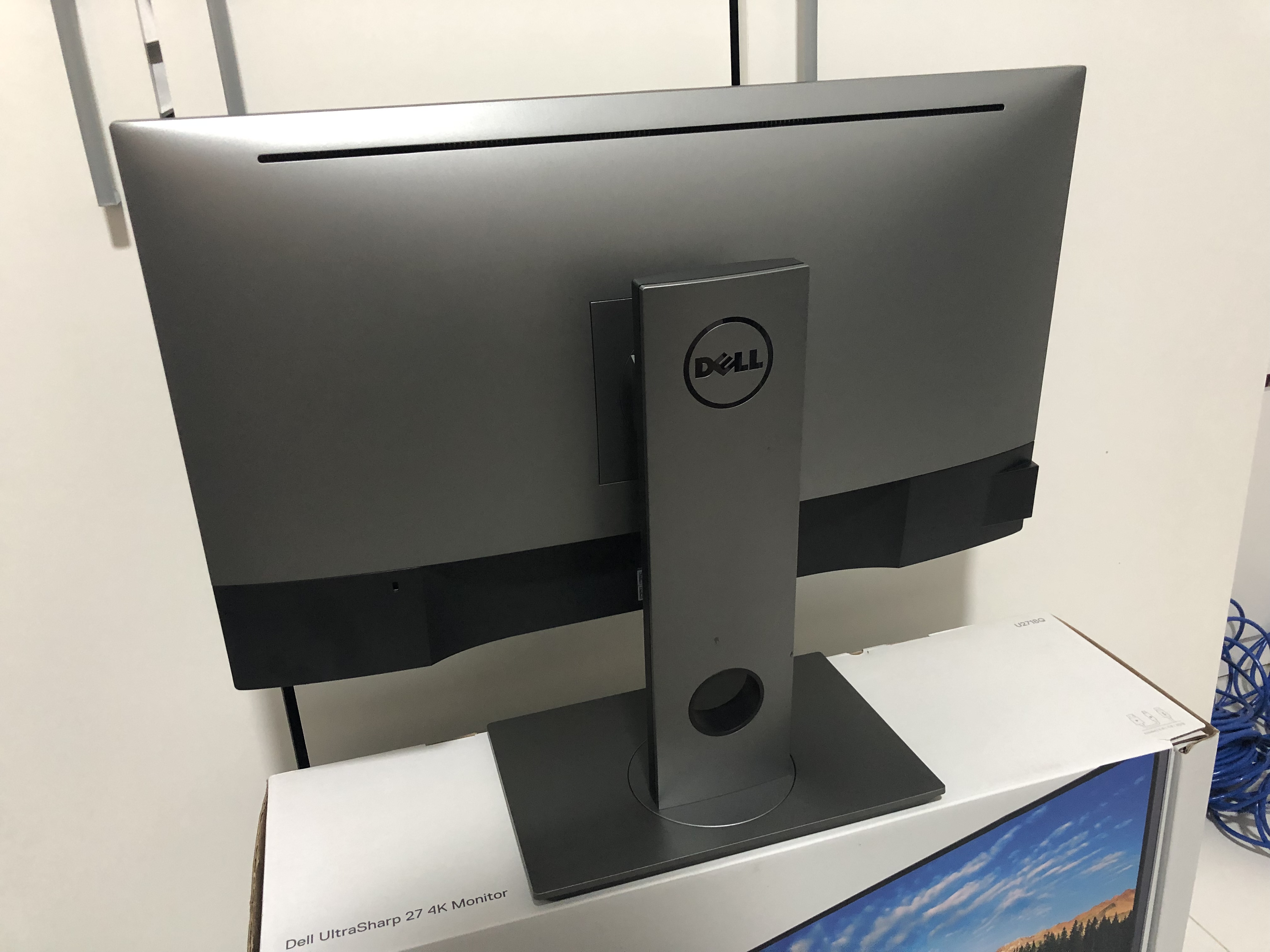 [WTS] DELL 27" UltraSharp 4K HDR Monitor (U2718Q)