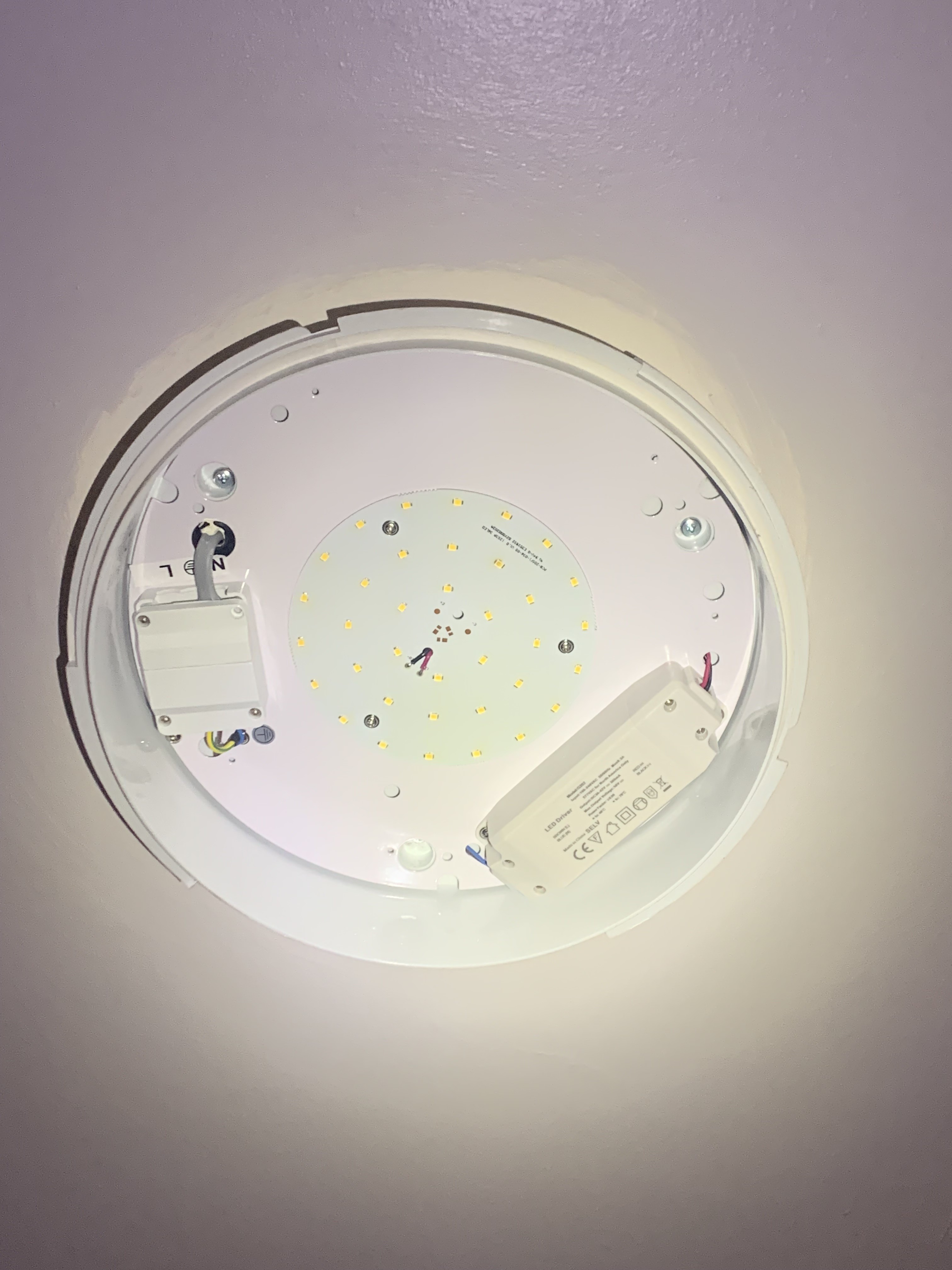 How to remove this light fitting? : r/DIYUK